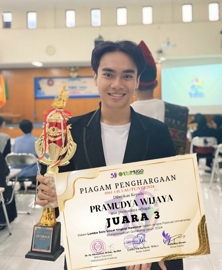 Pramudya Wijaya Mahasiswa Kedokteran UAD Raih Juara 3 pada Lomba Nasional Solo Vocal FESTGO 2024 ...